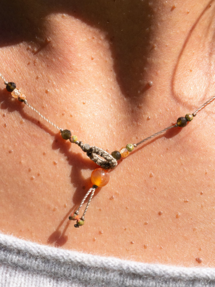 Rakhi Me ras de cou Leon, pierre uniakite, pierre de lune et oeil de ...